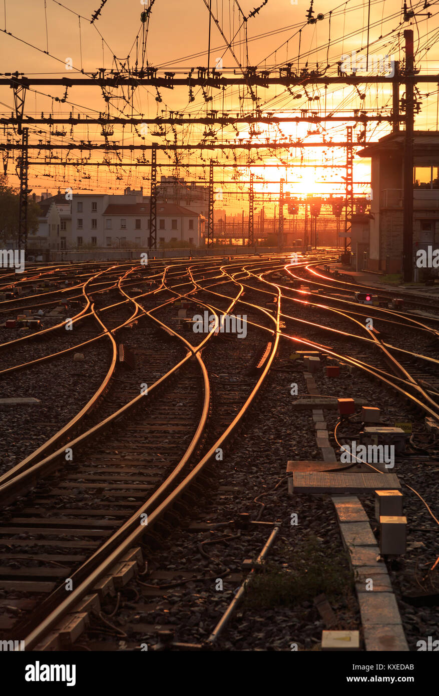 Railroad tracks sunrise hi-res stock photography and images - Alamy