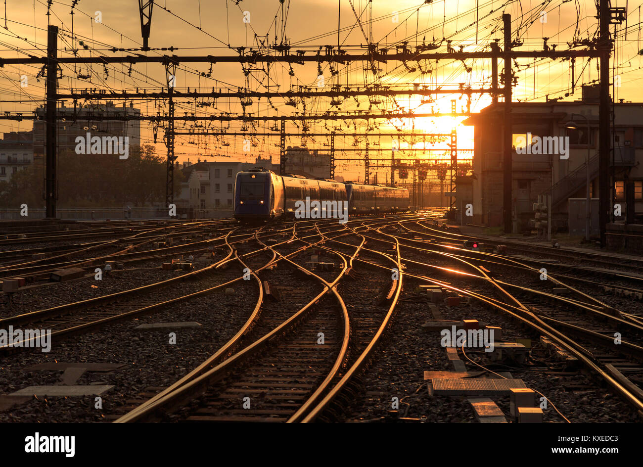 Railroad tracks sunrise hi-res stock photography and images - Alamy
