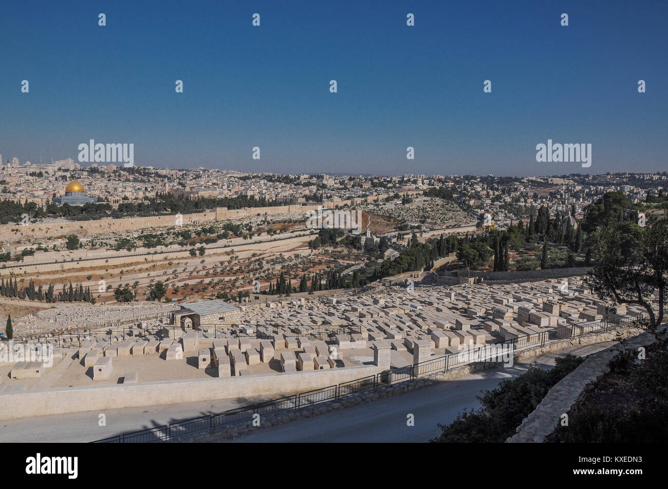 Dome of the Rock,Jewish cemetery,Jerusalem Stock Photo - Alamy