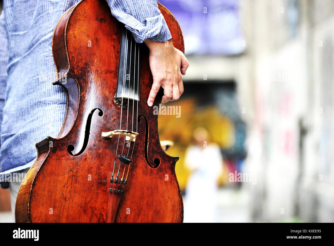 Cello carry hi-res stock photography and images - Alamy