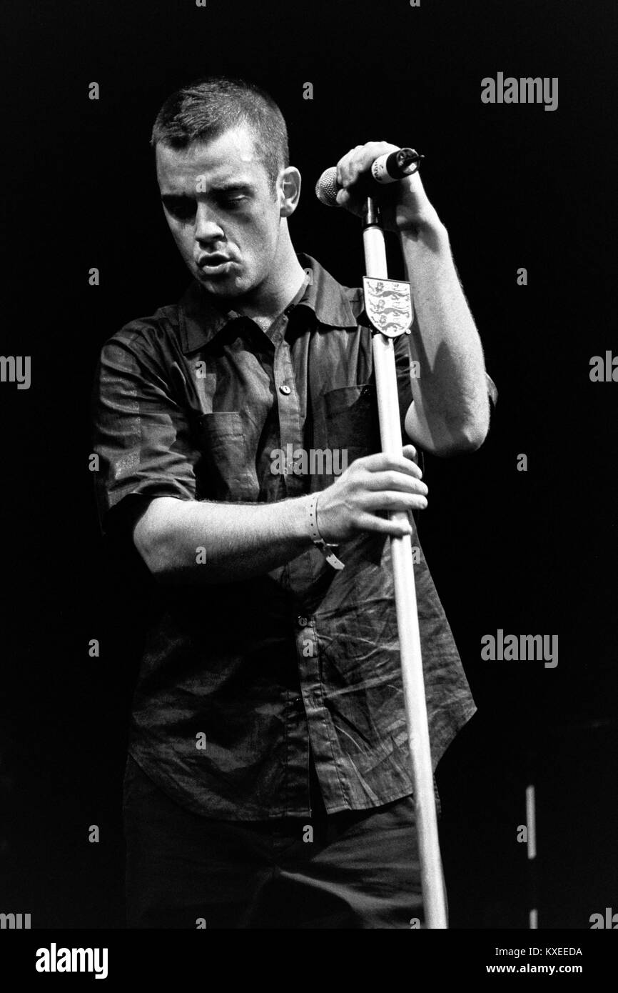 Star robbie williams Black and White Stock Photos & Images - Alamy