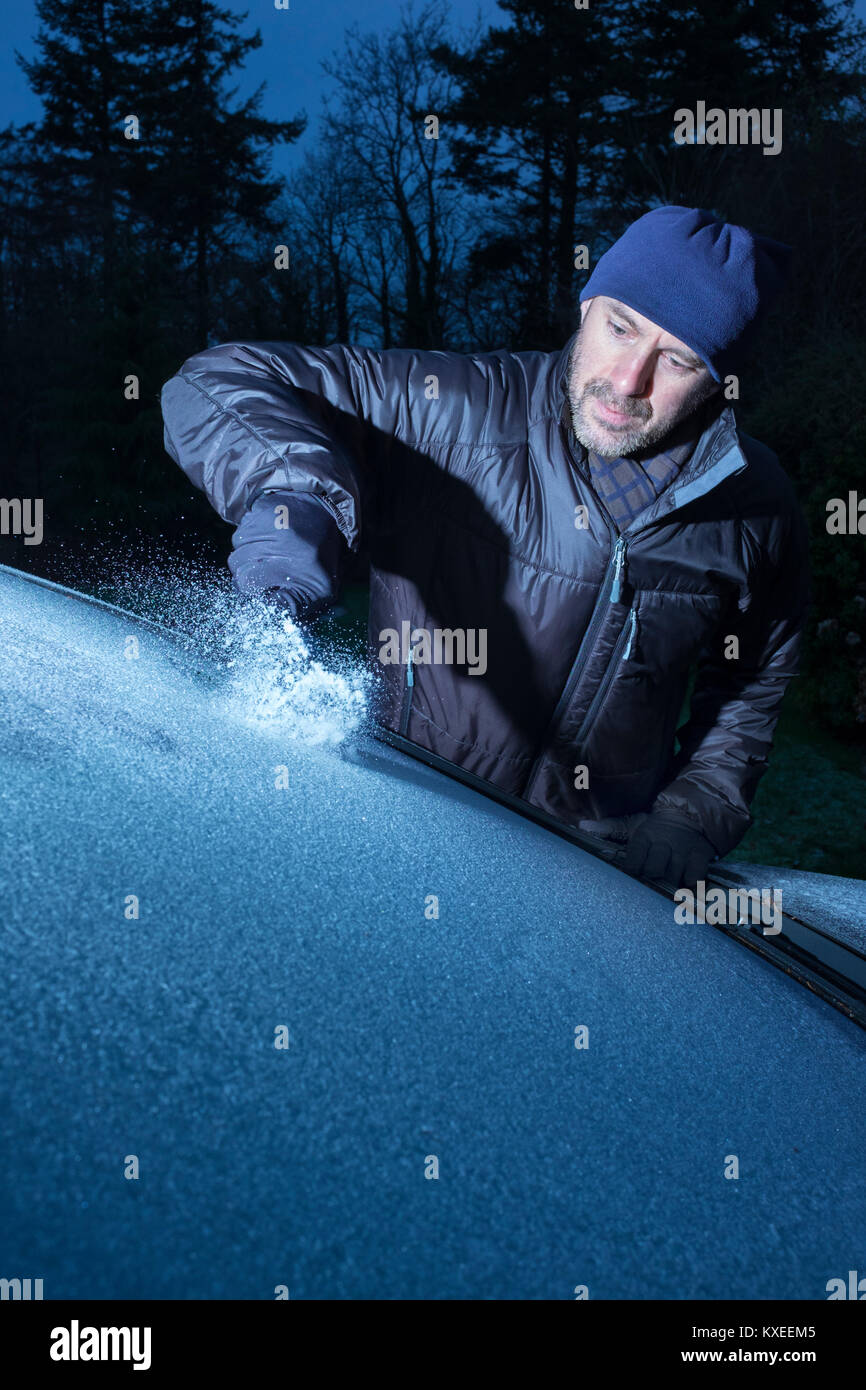 Windscreen scraping hi-res stock photography and images - Alamy