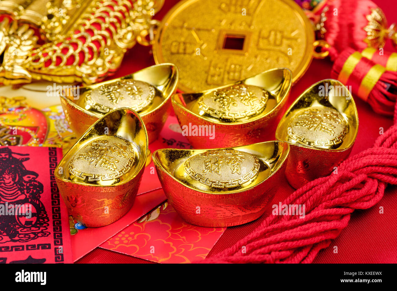 chinese gold ingot, chinese gold nugget Stock Photo - Alamy