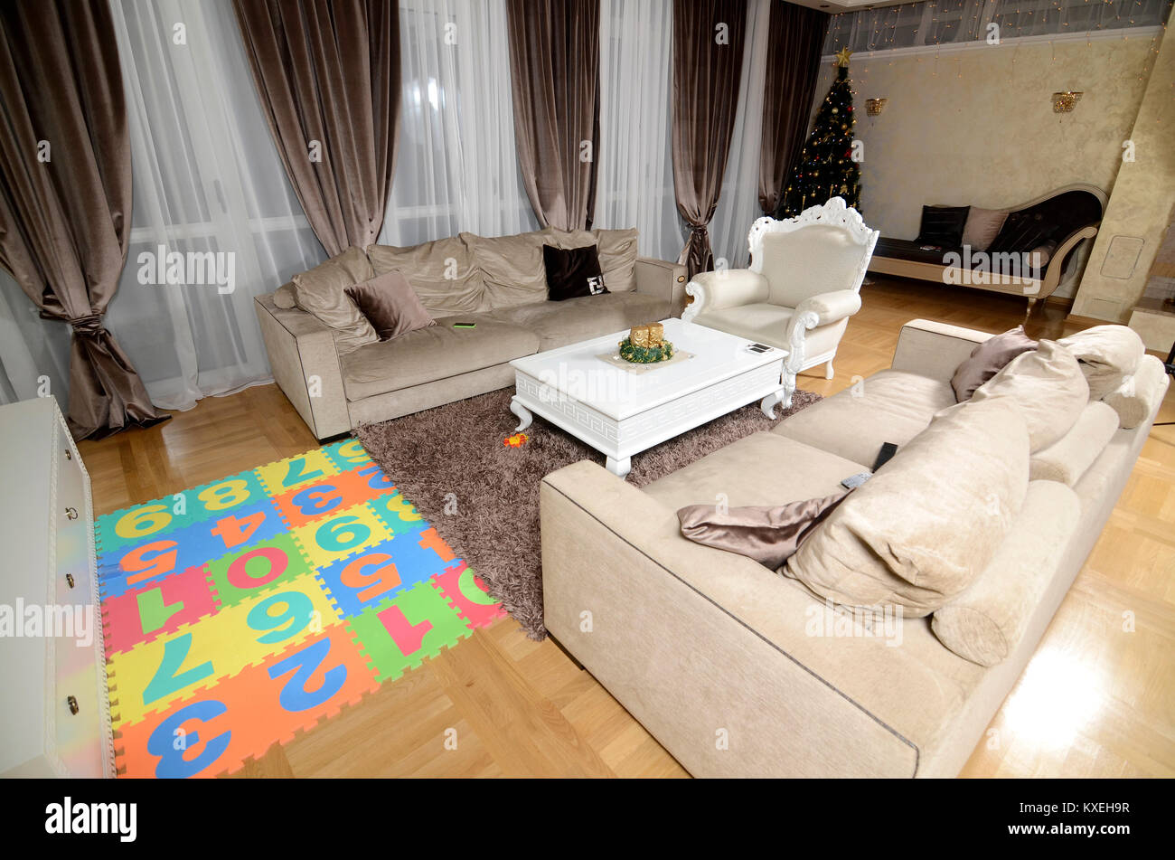 Modern living room Stock Photo - Alamy