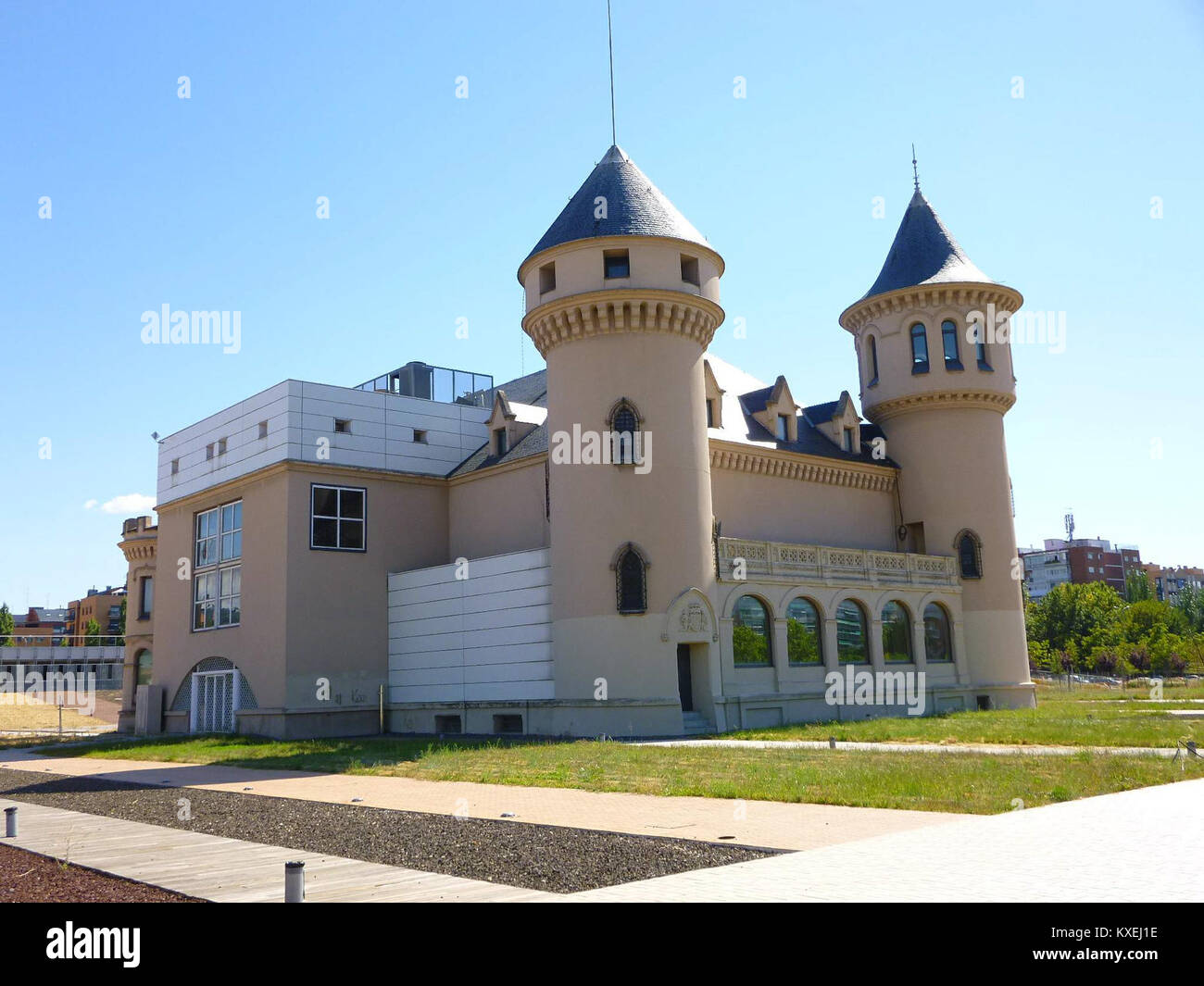 The Castillos de Valderas and the Glass Art Museum in Alcorcón, Spain ...