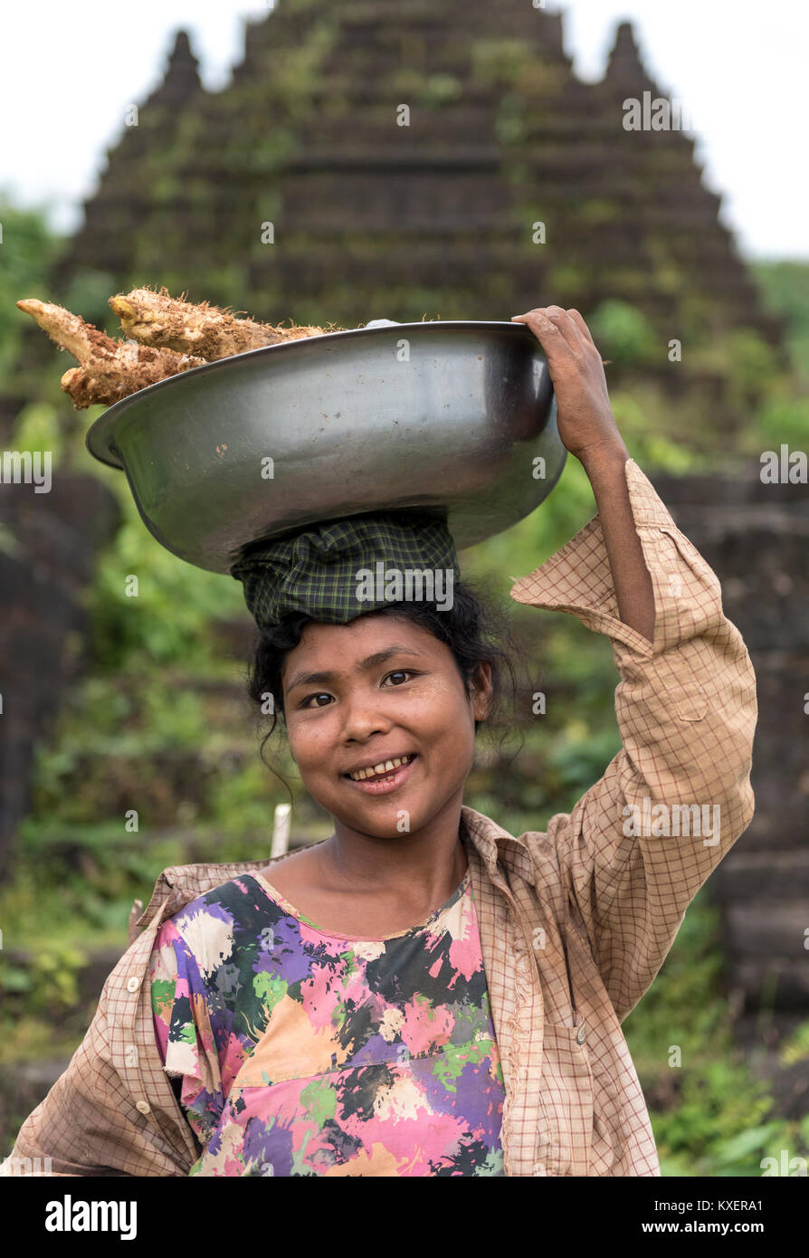 Paung hi-res stock photography and images - Alamy