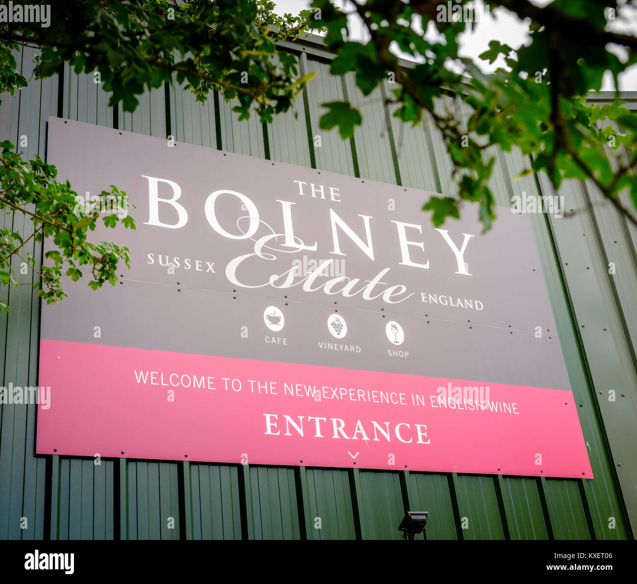 Estate planting hi-res stock photography and images - Alamy