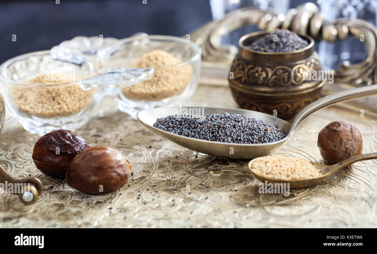 Closeup poppy seeds opium hi-res stock photography and images - Alamy