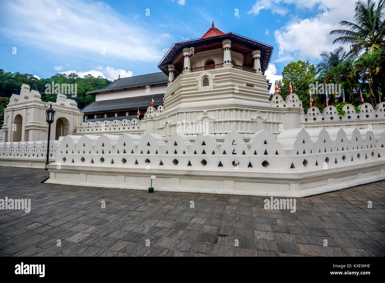 Temple of the Sacred Tooth Relic Stock Photo - Alamy