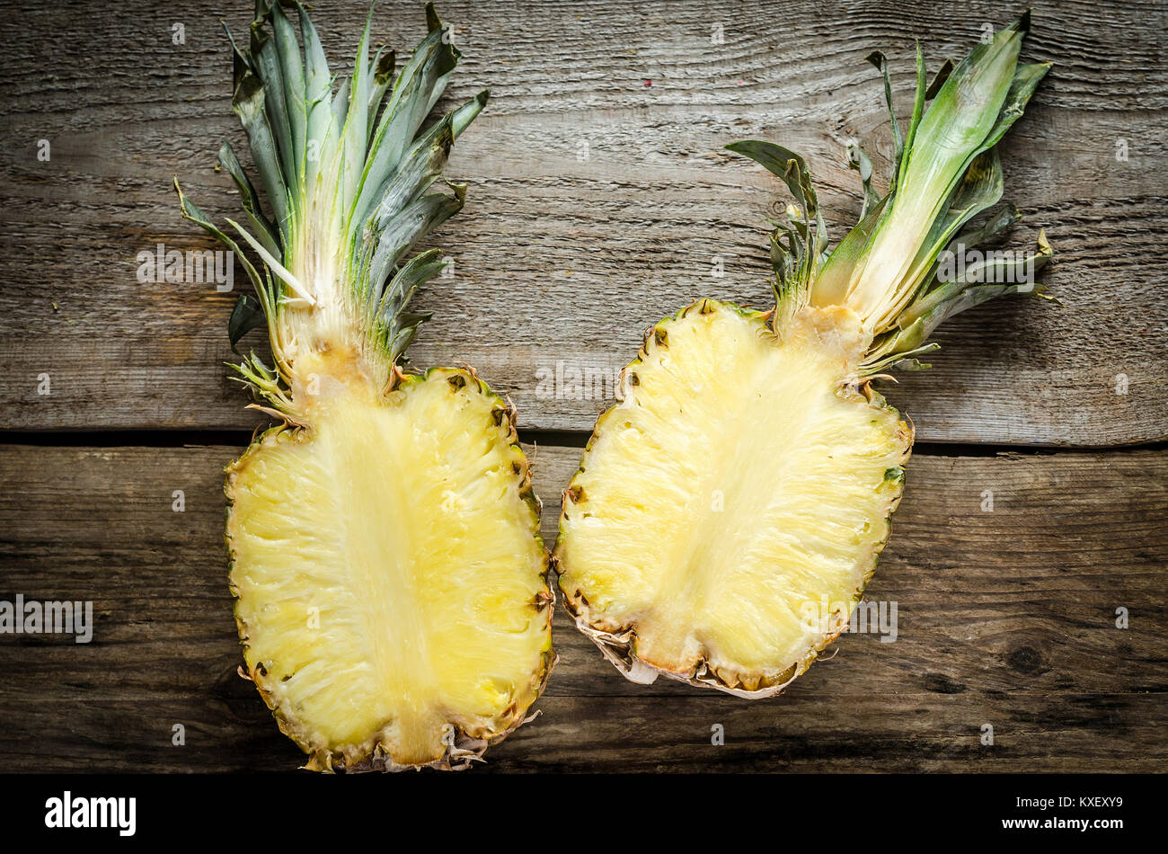 Pineapple cross section Stock Photo - Alamy