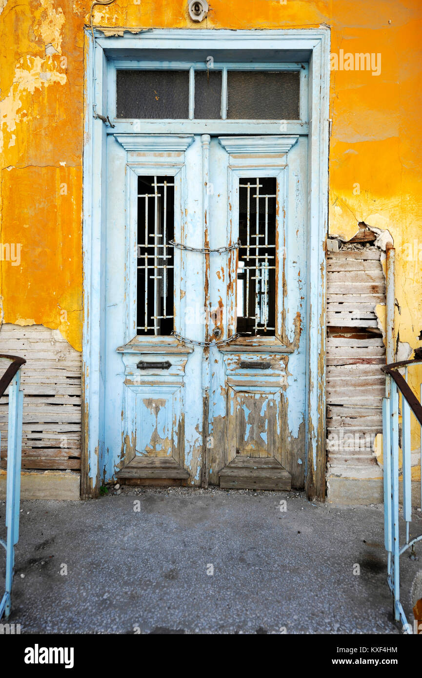 Old yellow house Stock Photo - Alamy