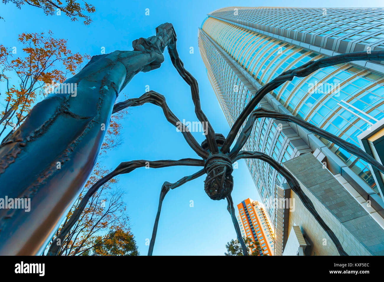 Maman sculpture louise bourgeois mori hi-res stock photography and ...