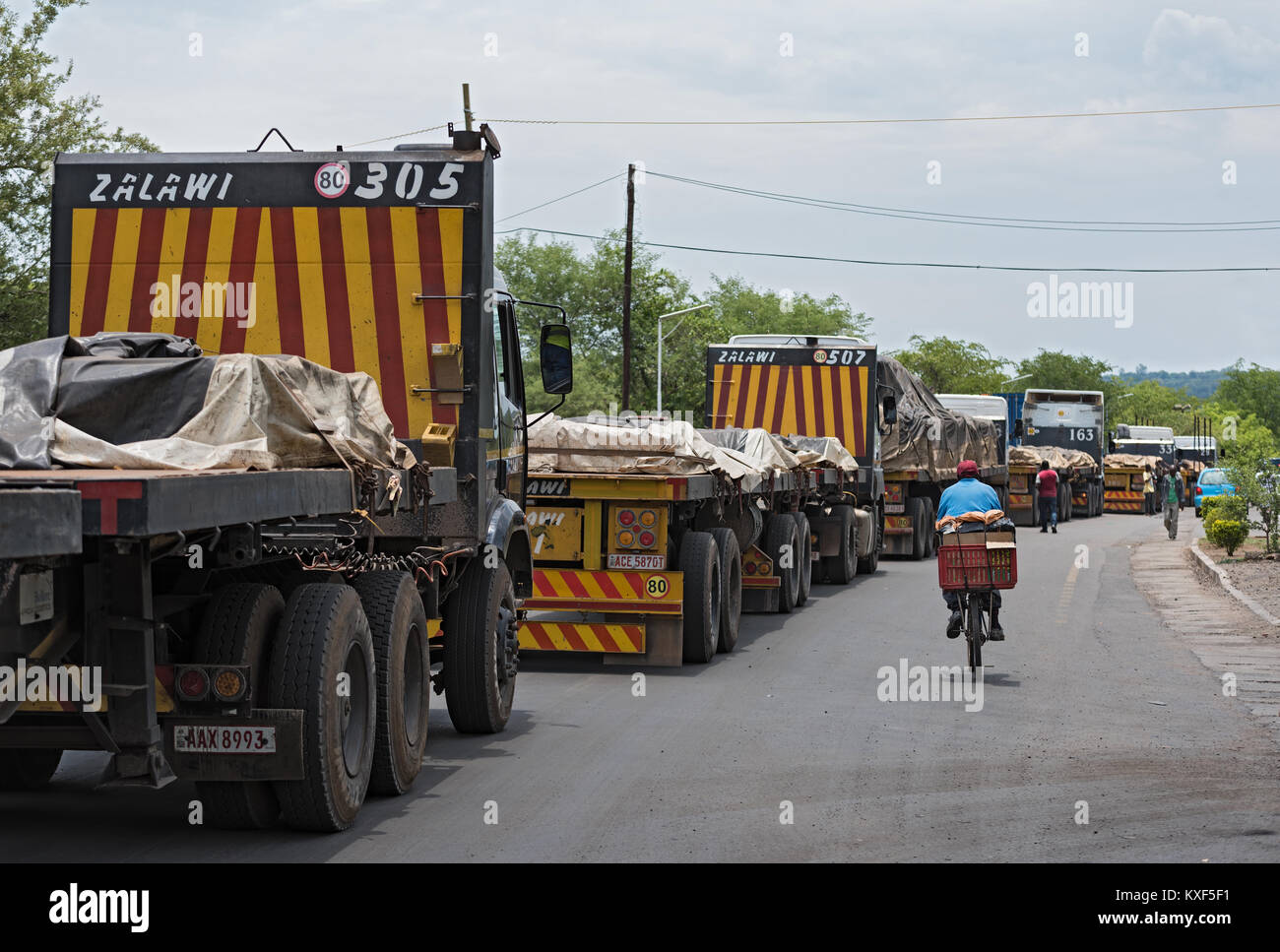 Cargo trucks border africa hi-res stock photography and images - Alamy