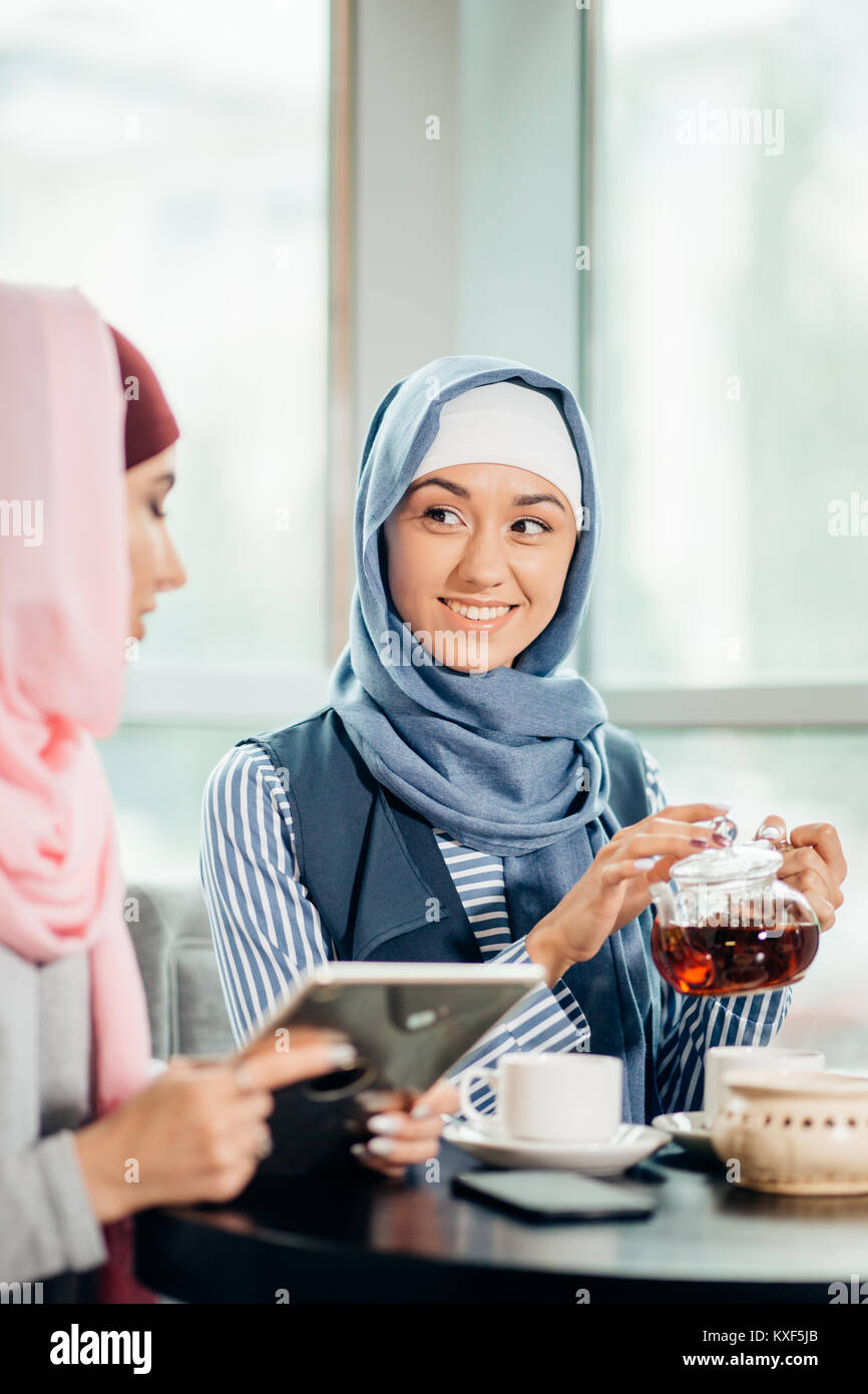 Muslim teen girl computer hi-res stock photography and images - Alamy