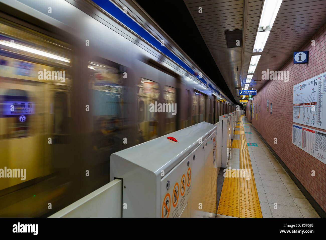 TOKYO, JAPAN - NOVEMBER 28 2015: Interior of a Shibuya underground ...