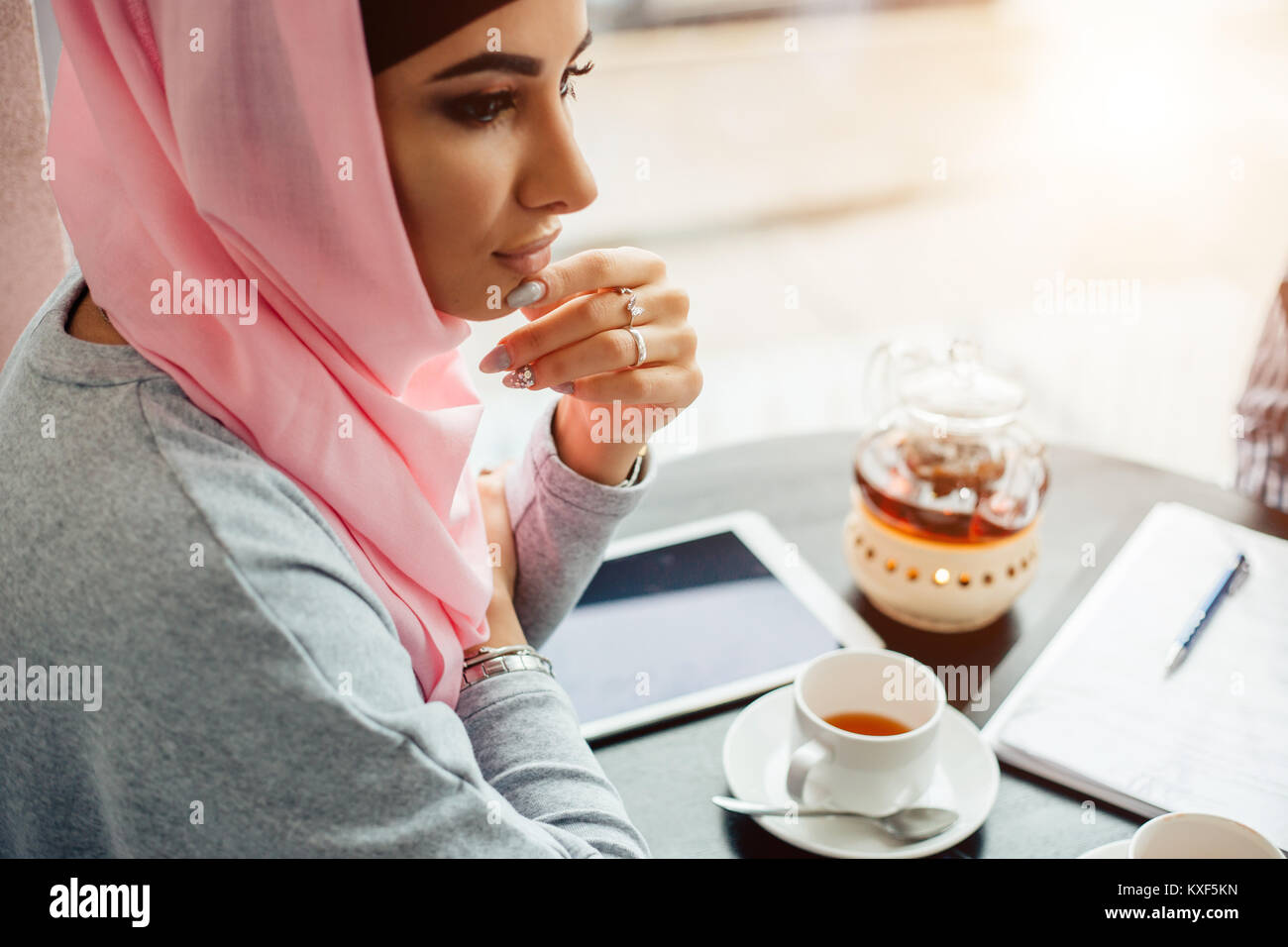 Portrait of a beautiful Muslim woman in cafe Stock Photo - Alamy