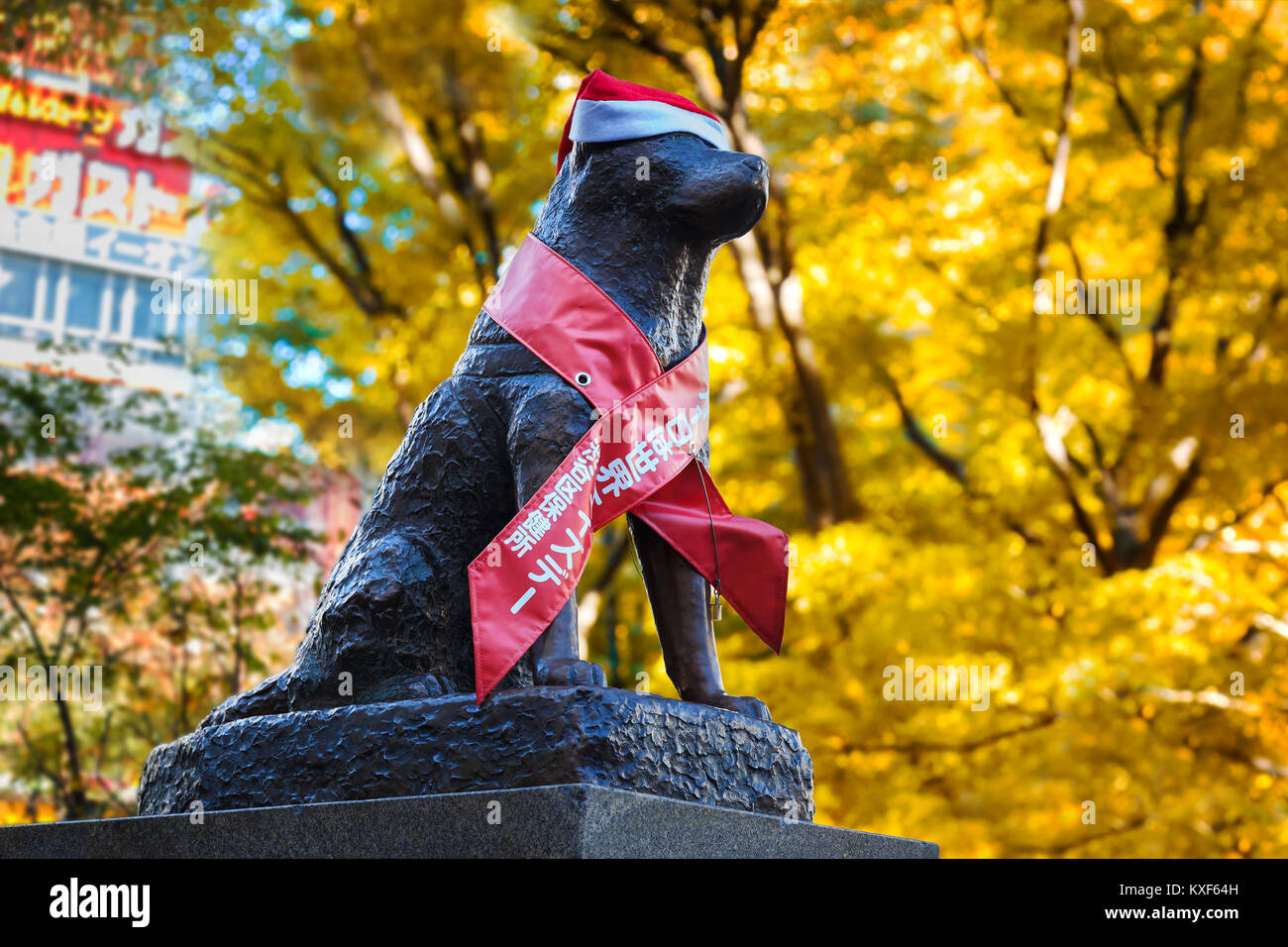TOKYO, JAPAN - NOVEMBER 28 2015: Hachiko statue at Shibuya station, the ...