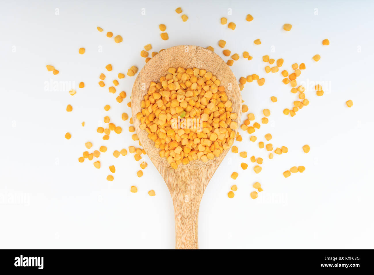 Peas in a spoon hi-res stock photography and images - Alamy