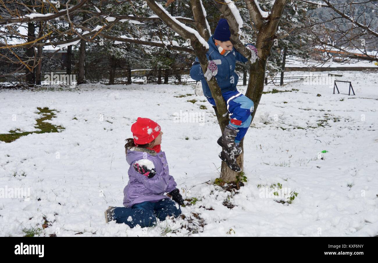children in the snow Stock Photo - Alamy