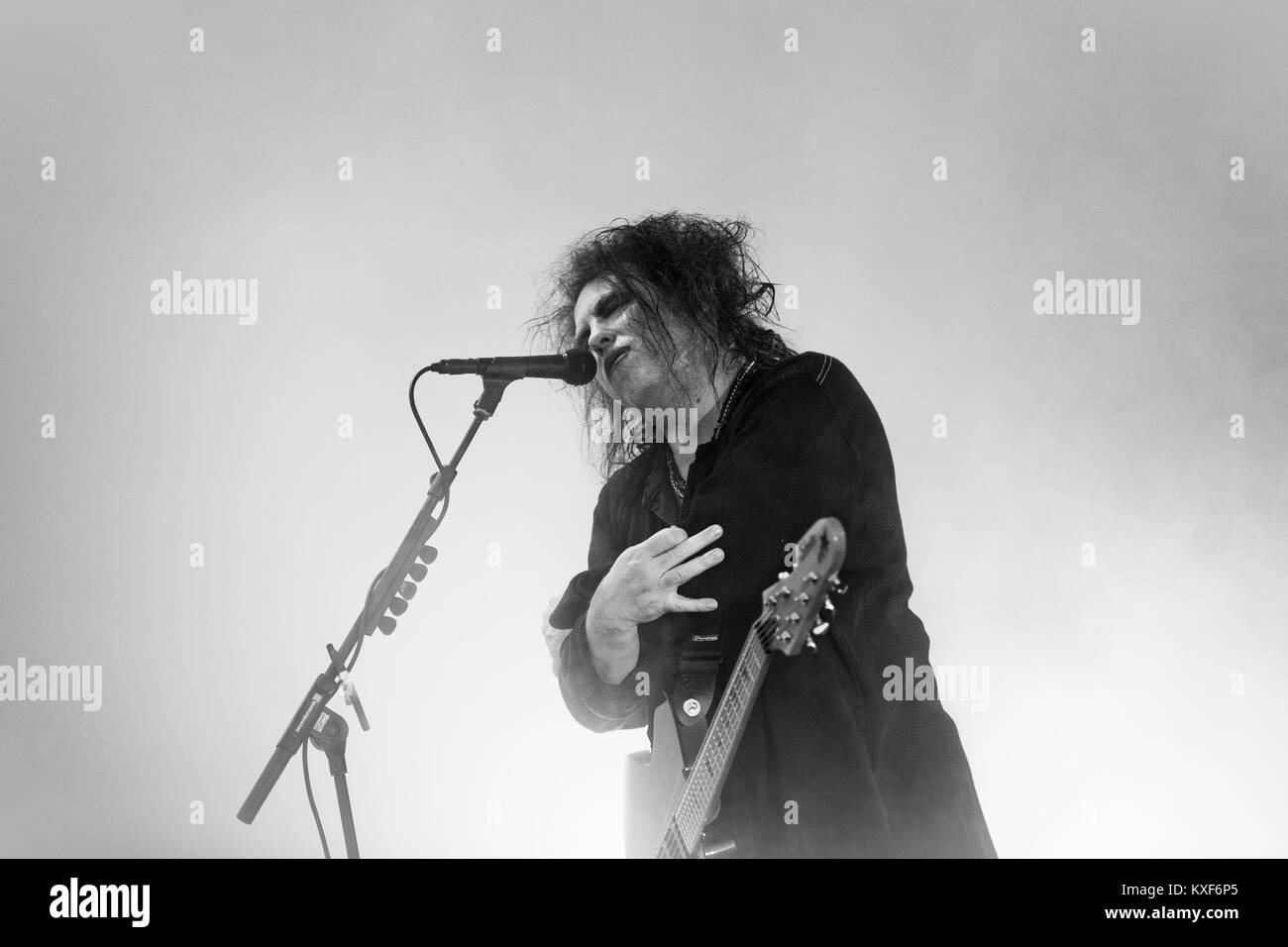 Lead singer cure Black and White Stock Photos & Images - Alamy