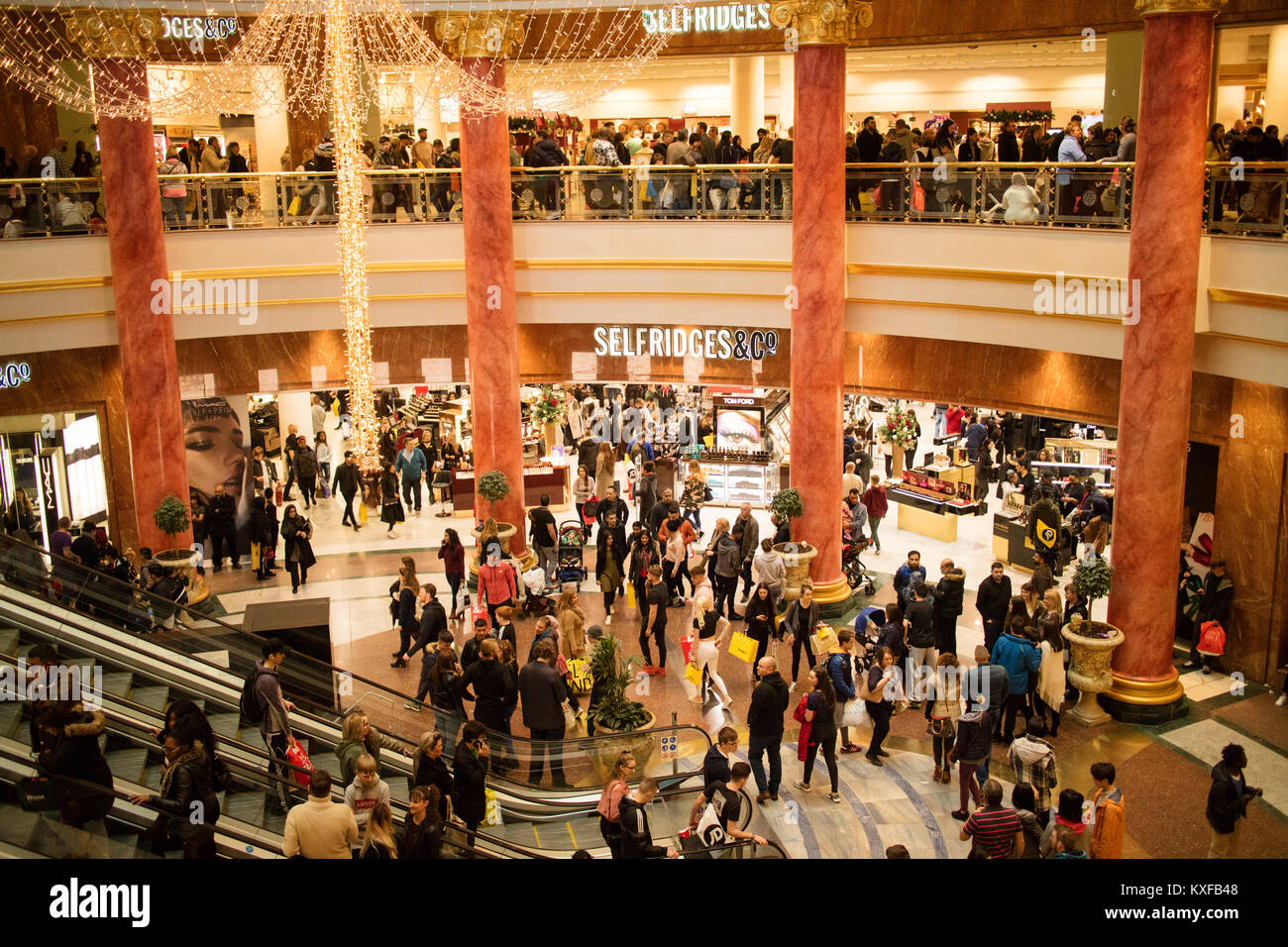 Shoppers at Selfridges at the Manchester Intu Trafford Park Stock Photo ...