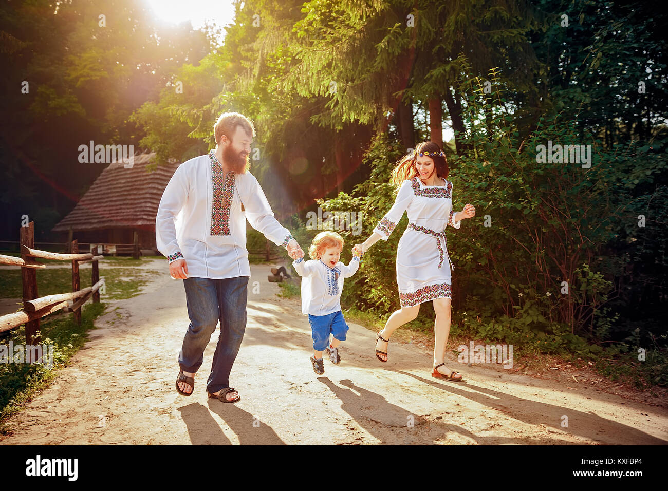 Happy ukrainian family with little son in traditional ukrainian dress ...