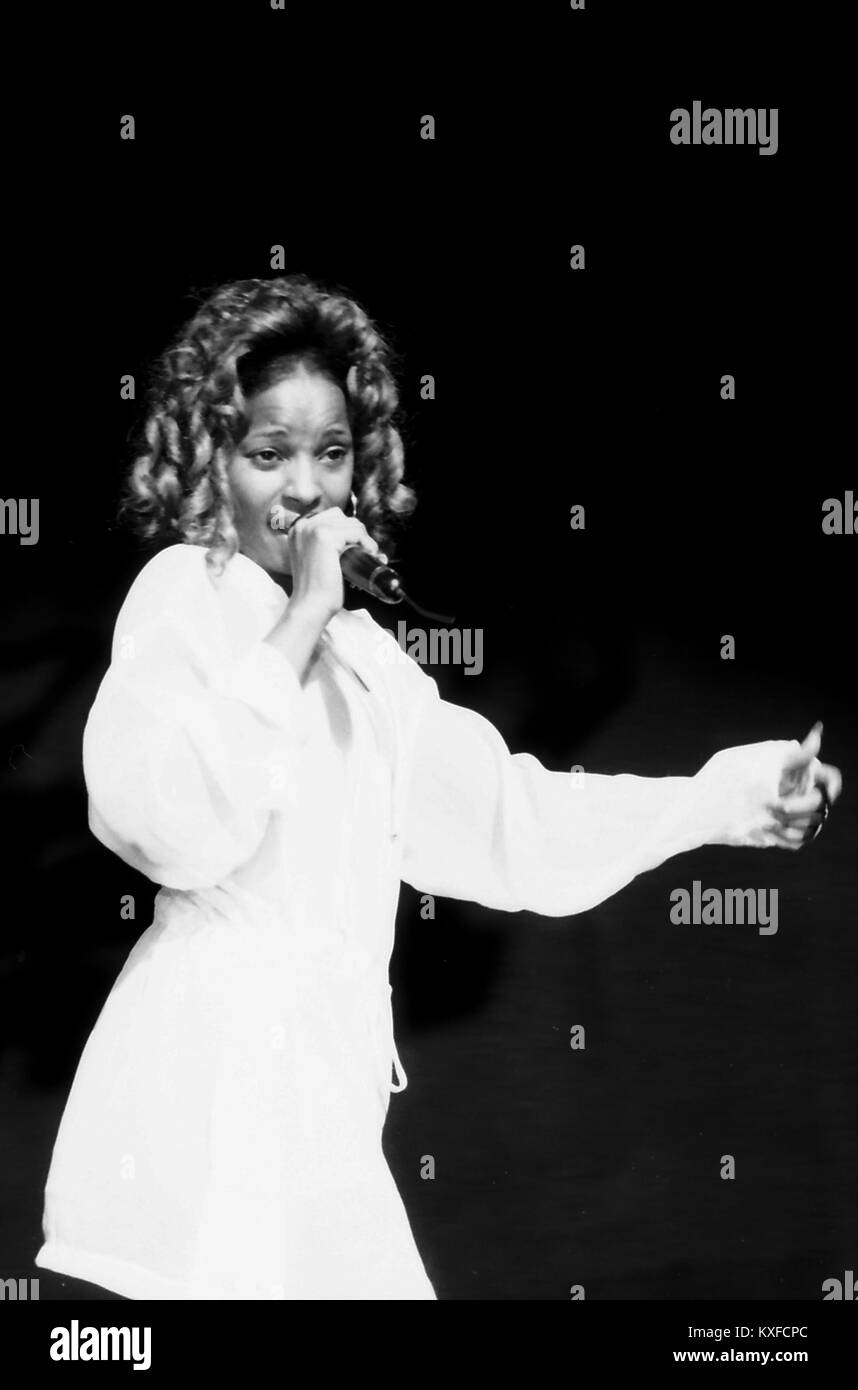 Mary j blige 1993 hi-res stock photography and images - Alamy