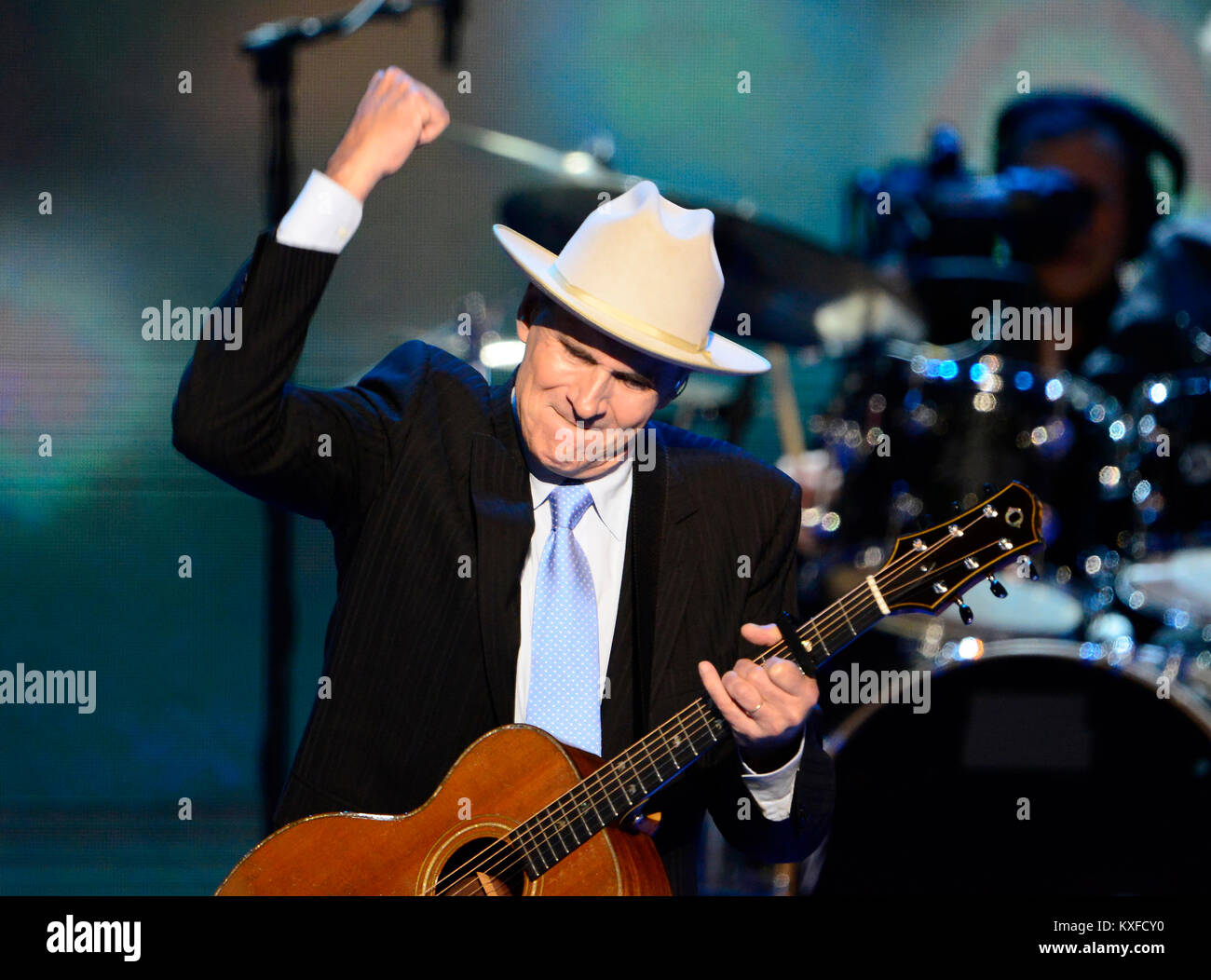 Singer james taylor performs hi-res stock photography and images - Alamy