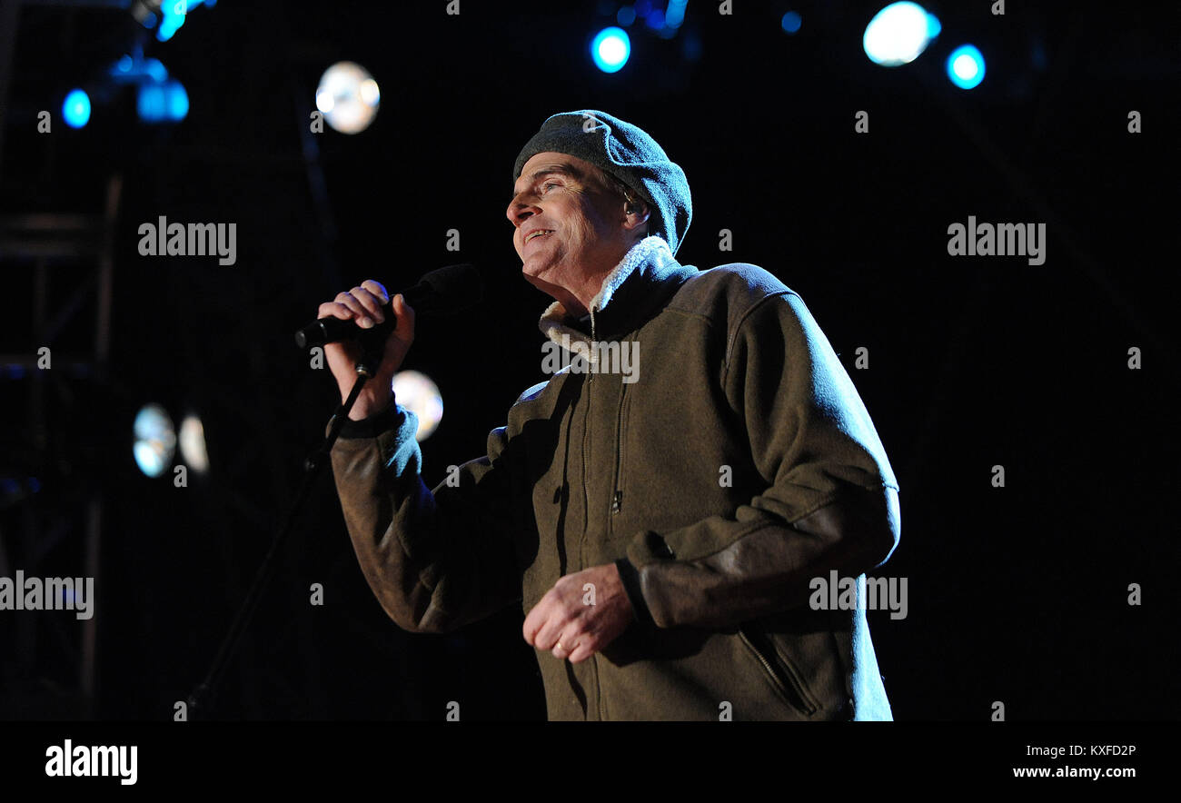Singer james taylor hi-res stock photography and images - Alamy