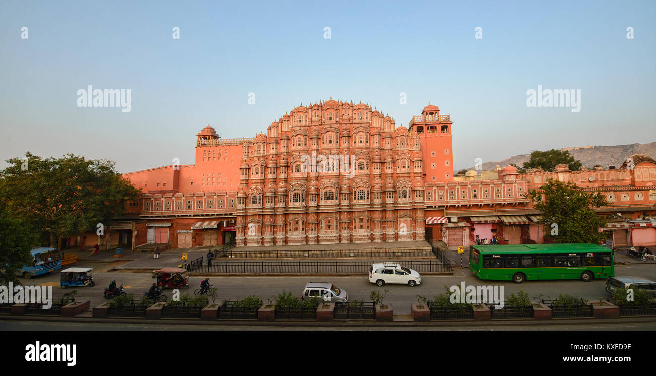 The amazing red sandstone Hawa Mahal (Palace of the Winds), Jaipur ...