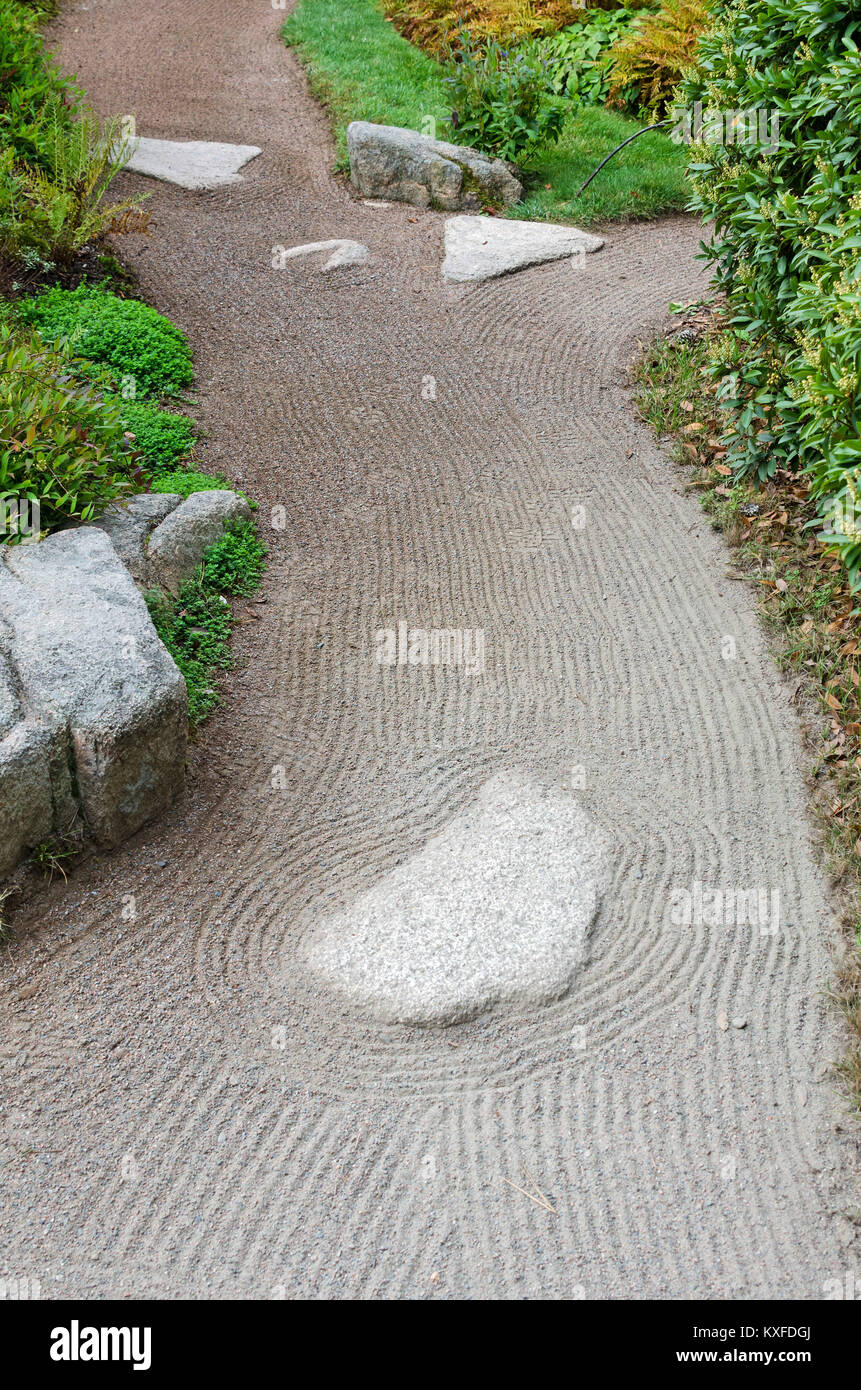 Japanese garden gravel paths hi-res stock photography and images - Alamy