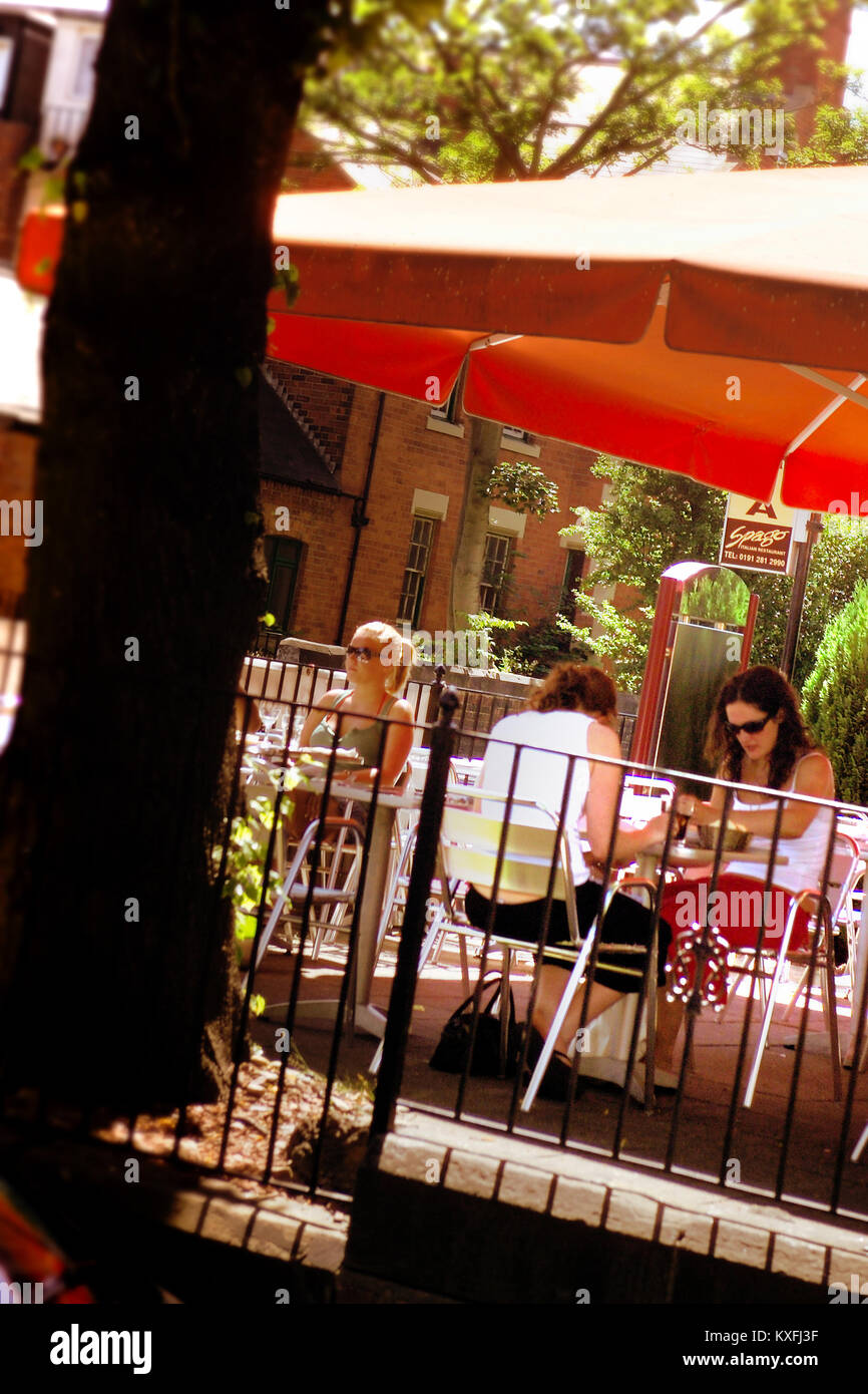 Eating and drinking outside restaurant / bar, Osborne Road, Jesmond ...