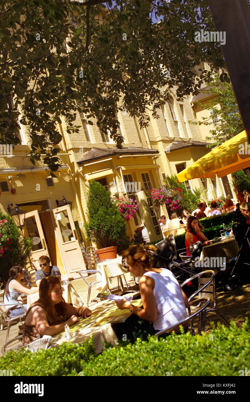 Eating and drinking outside restaurant / bar, Osborne Road, Jesmond ...