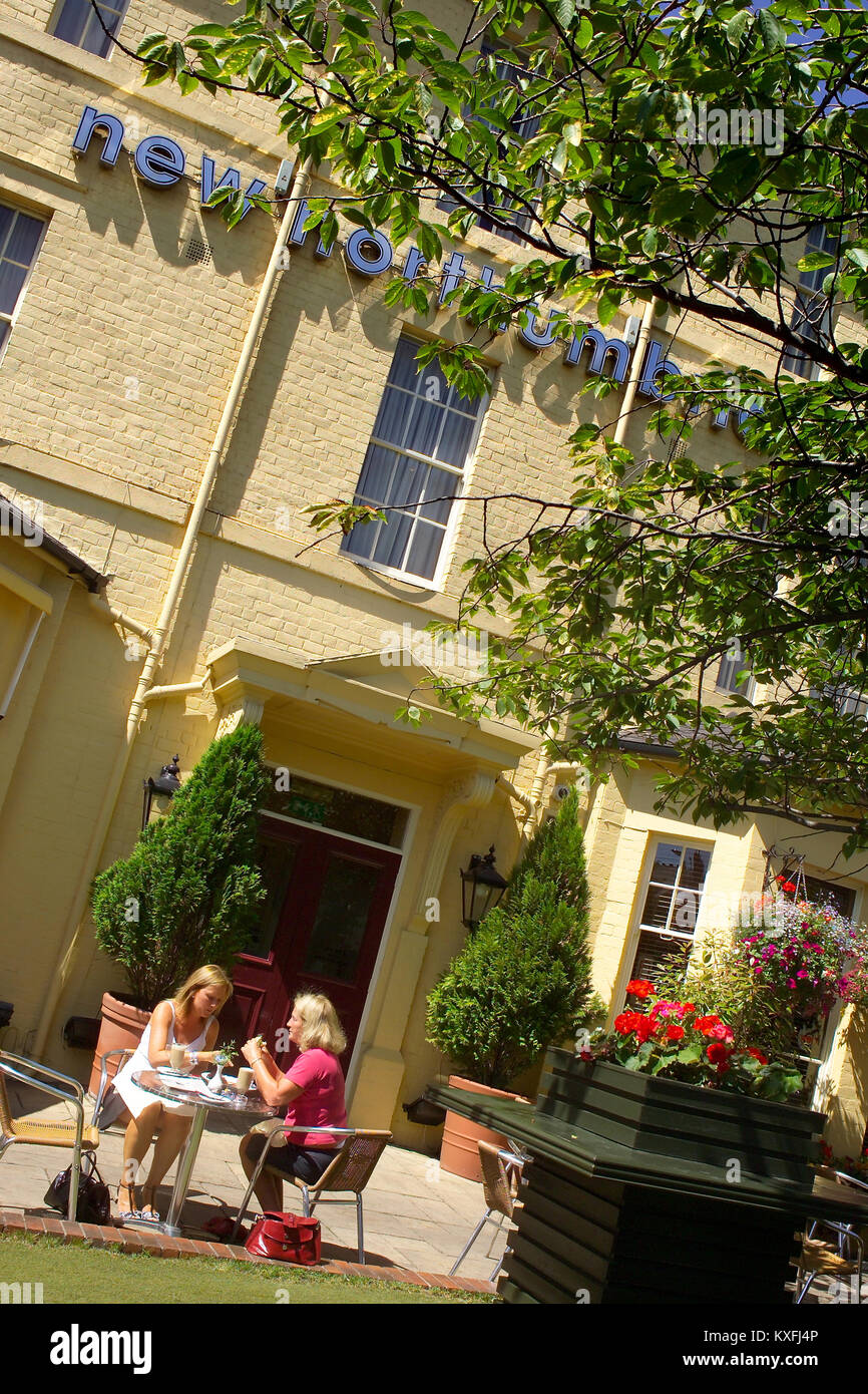 Eating and drinking outside restaurant / bar, Osborne Road, Jesmond ...