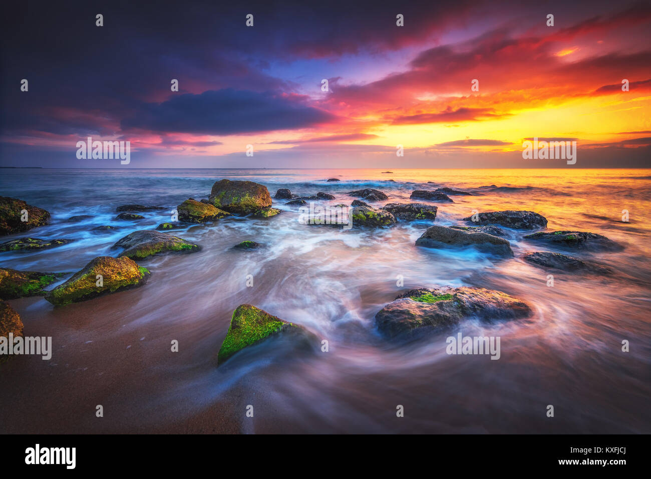 Beautiful shot landscape sea hi-res stock photography and images - Alamy