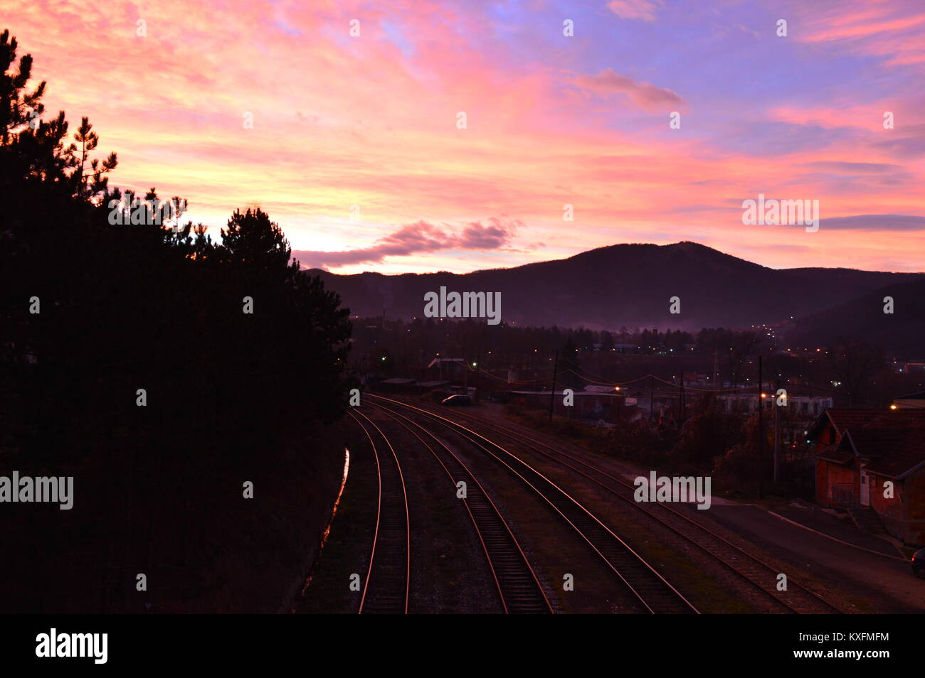 Rail sunset hi-res stock photography and images - Alamy