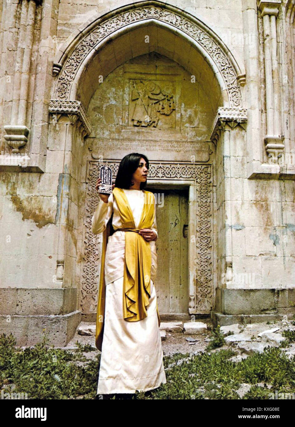 The Title Appears To Be In A Non English Language With Unclear Characters Please Provide