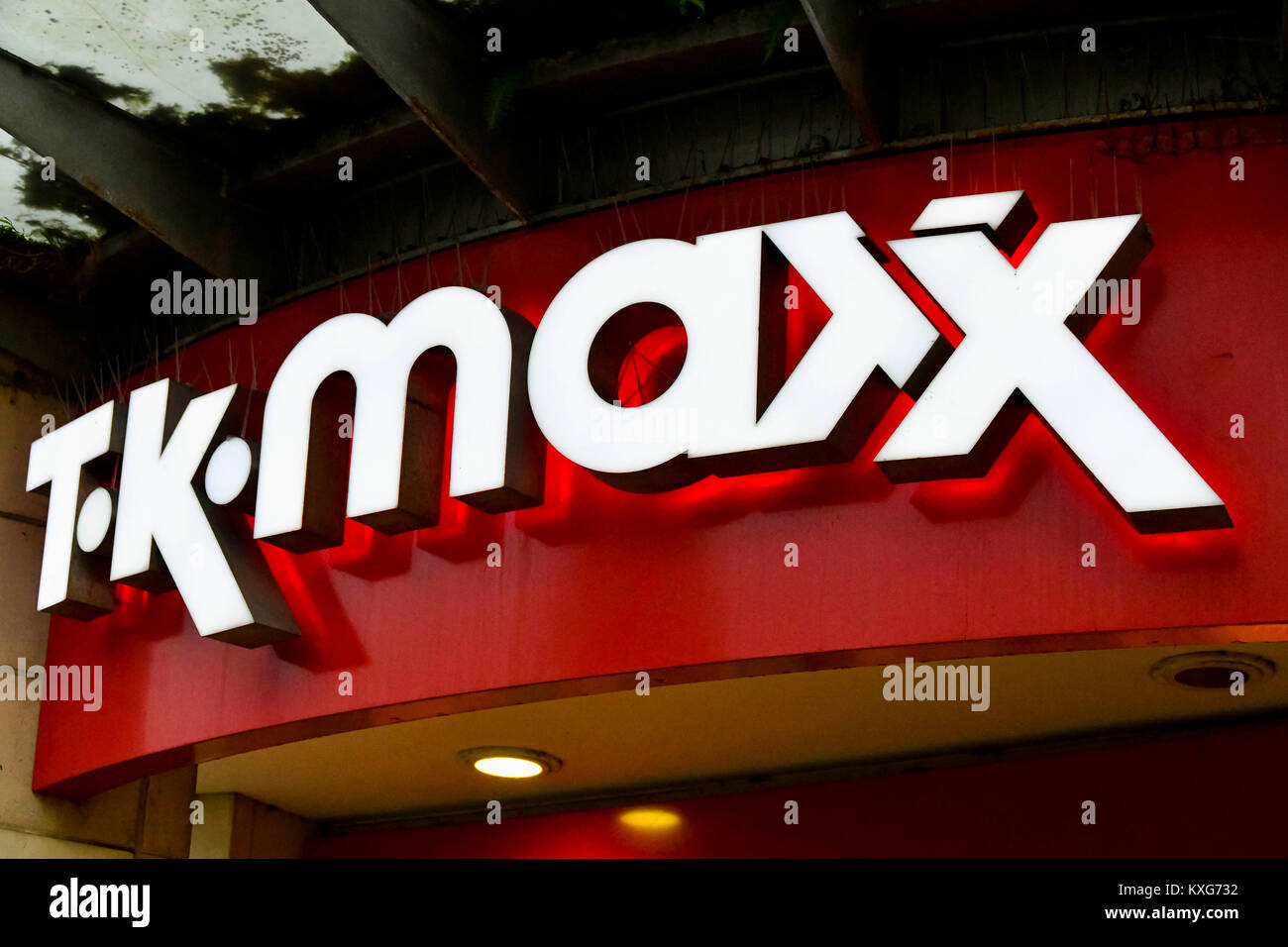 T k maxx sign hi-res stock photography and images - Alamy