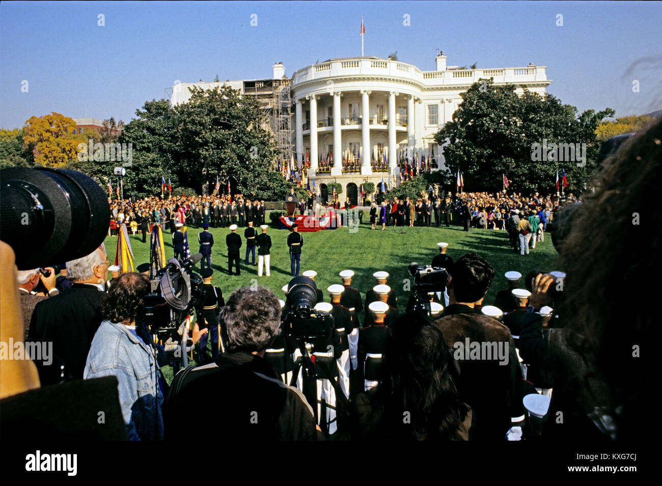 United States President George H.W. Bush hosts a State Arrival ceremony ...