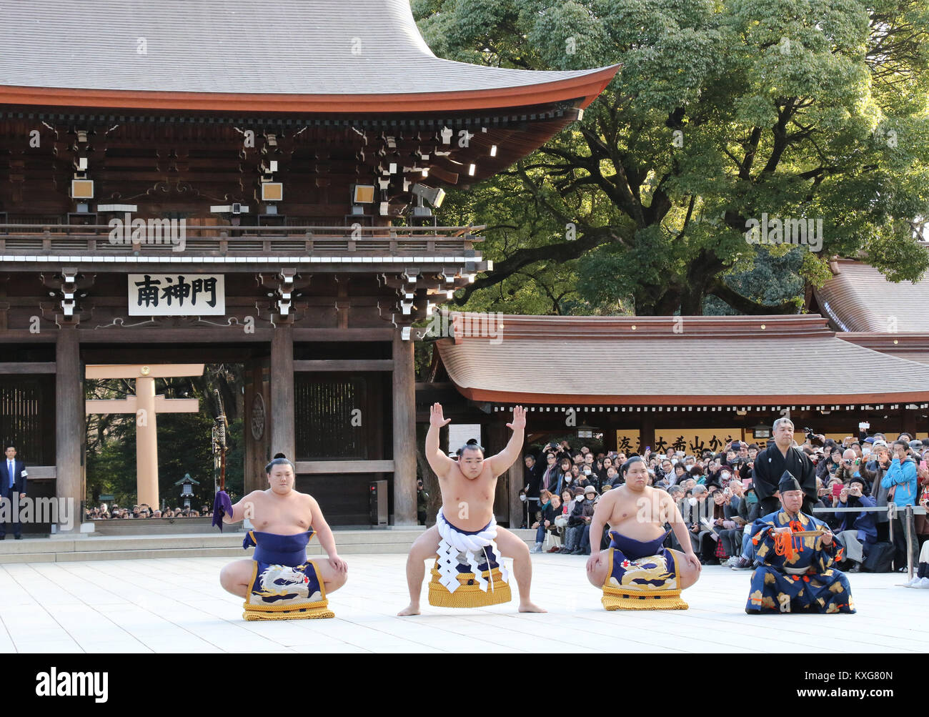 Tokyo, Japan. 9th Jan, 2018. Sumo grand champion "yokozuna" Kakuryu ...