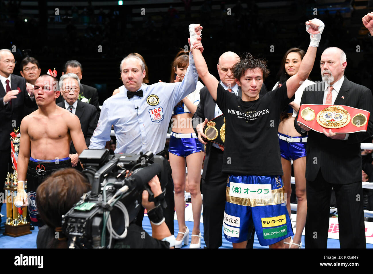 Tokyo, Japan. 31st Dec, 2017. (L-R) Milan Melindo (PHI), Hiroshi ...