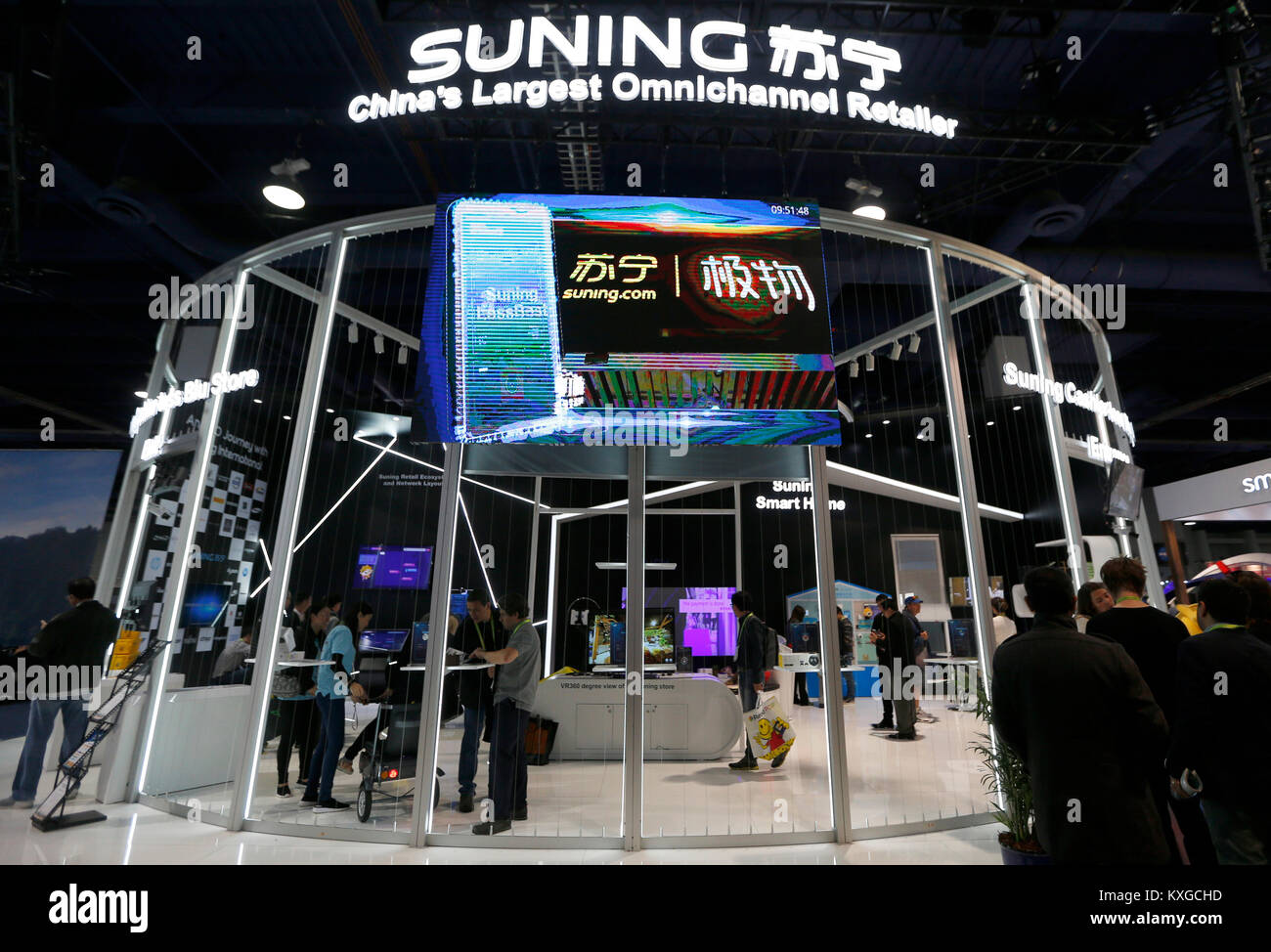 Las Vegas, USA. 9th Jan, 2018. People visit the booth of Suning at the ...