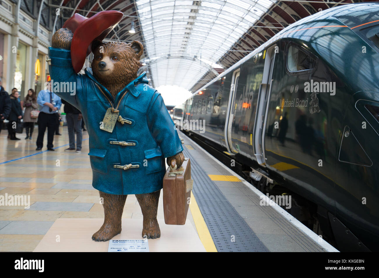 London, UK. 10 January 2018. A statue of Paddington Bear after a GWR ...