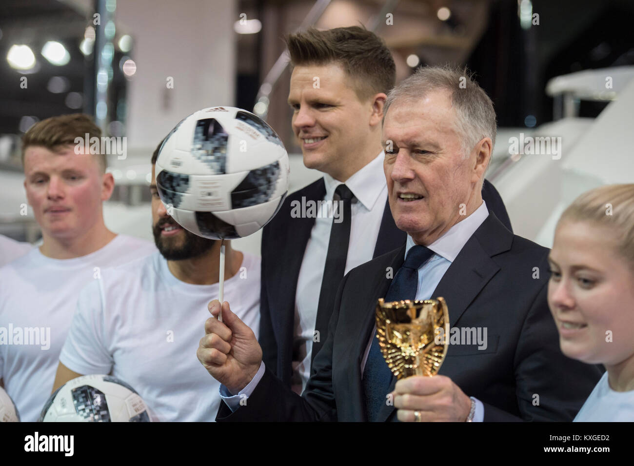 Geoff hurst world cup trophy hi-res stock photography and images - Alamy