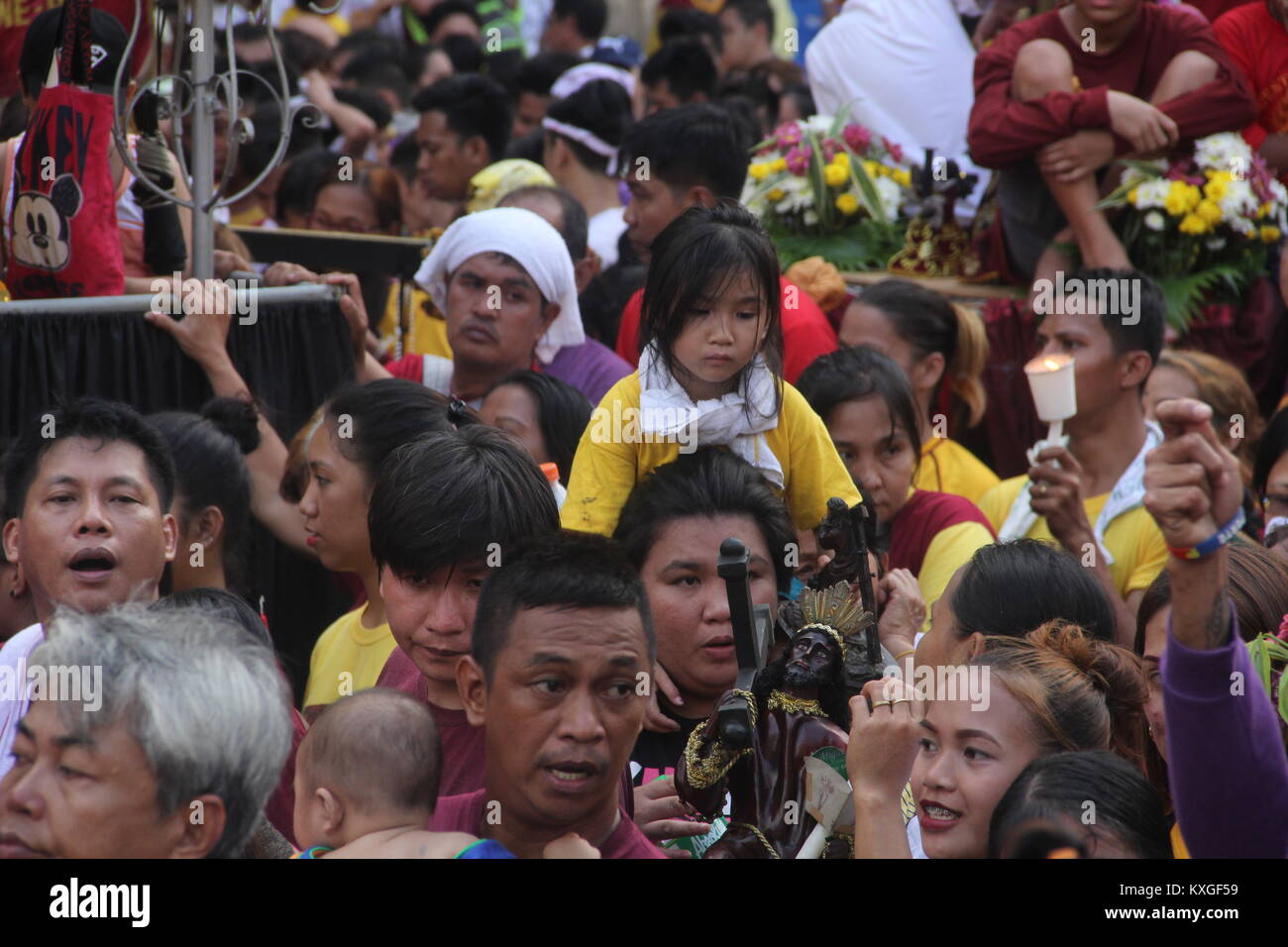 Children in streets manila philippines hi-res stock photography and ...