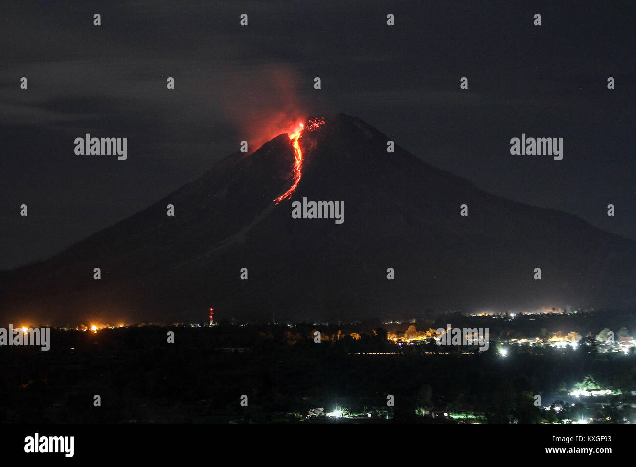 Karo, North Sumatra, Indonesia. 10th Jan, 2018. This timed-exposure ...