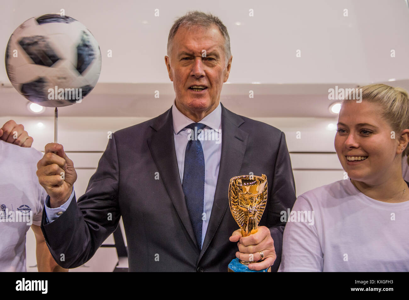 London, UK. 10th Jan, 2018. Sir Geoff Hurst and the Jules Rimet trophy ...