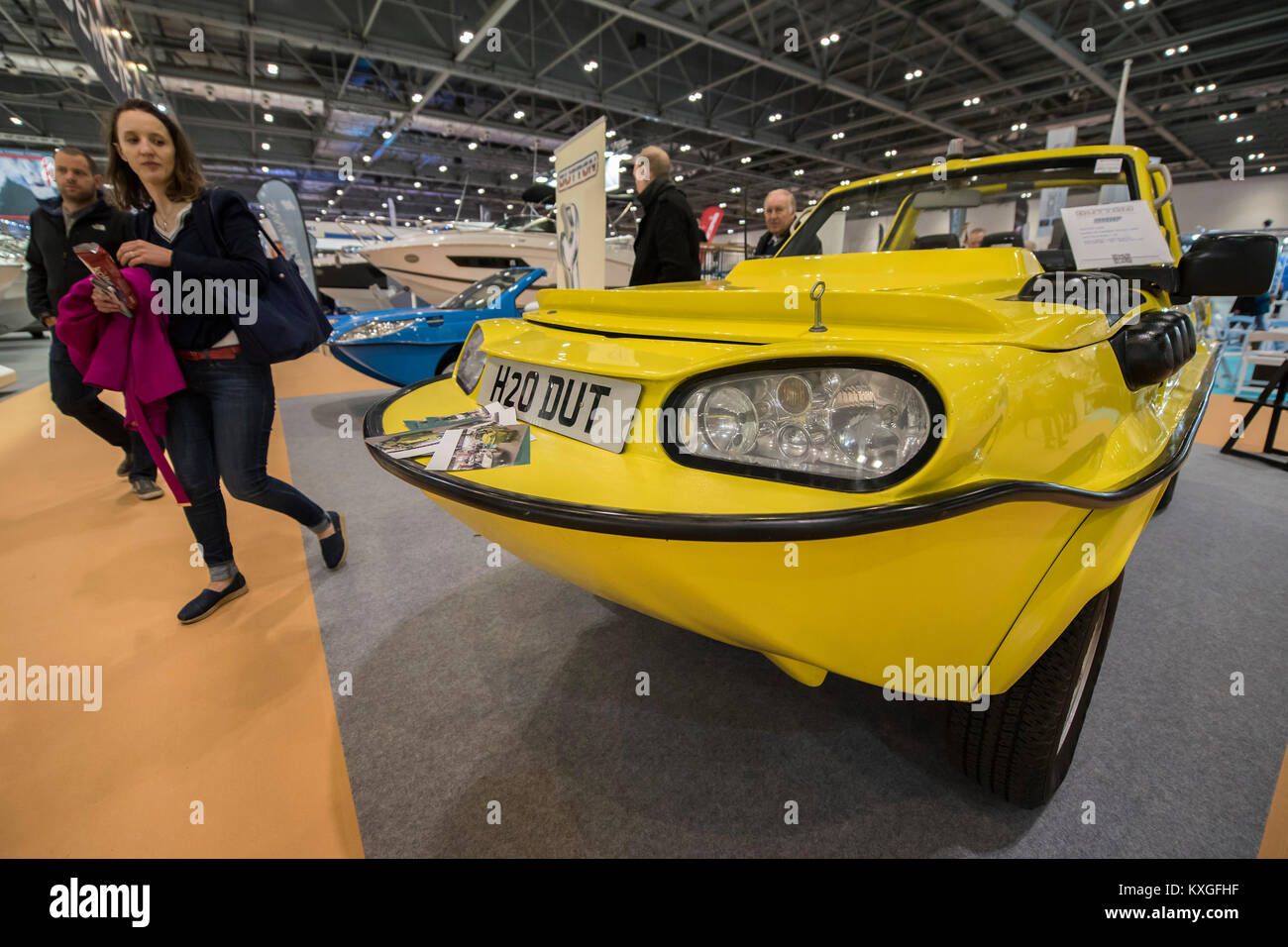 Dutton cars hi-res stock photography and images - Alamy