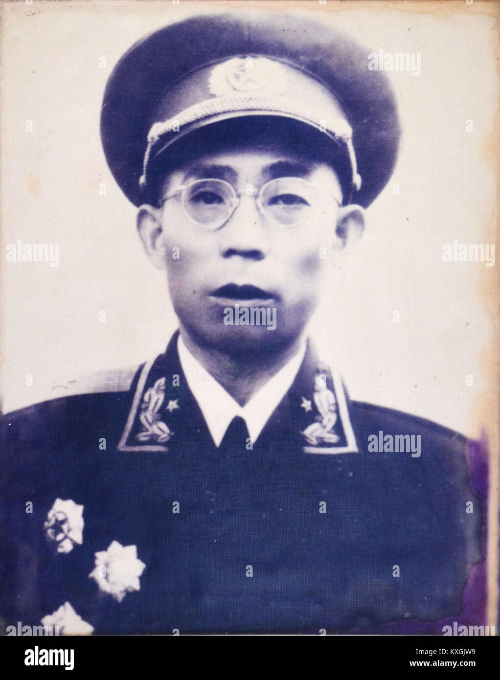 This is a portrait of Li Wenqing, showing traditional East Asian ...