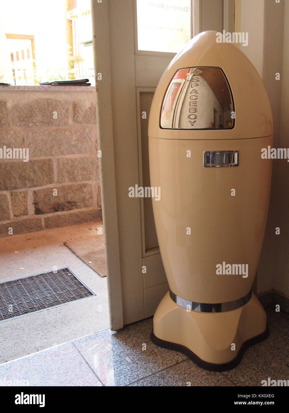 Modern object design hi-res stock photography and images - Alamy